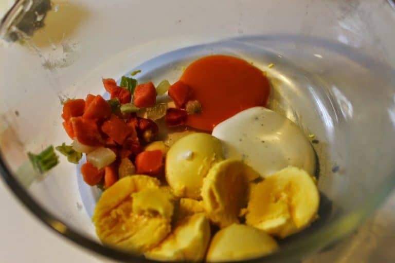 Game Day Buffalo Ranch Deviled Eggs Recipe - This Mama Loves