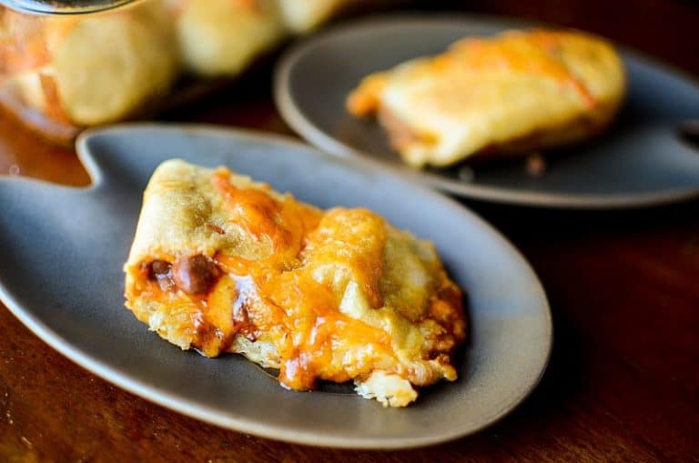 Easy Weeknight Dinner Idea: Cheesy Chili Bombs - This Mama Loves