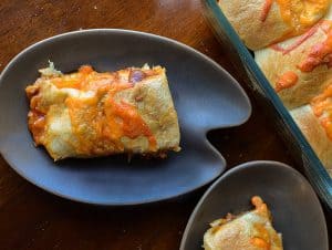 Easy Weeknight Dinner Idea: Cheesy Chili Bombs - This Mama Loves