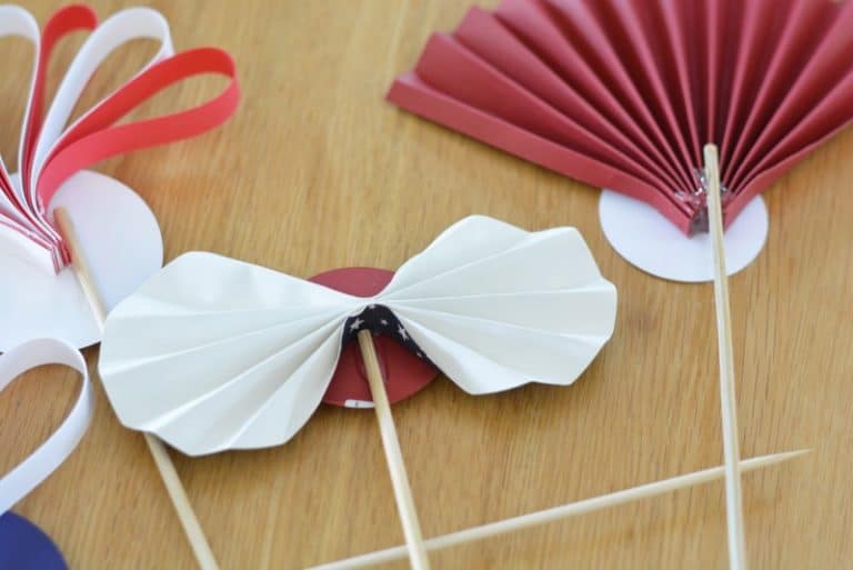 Red, White & Blue Patriotic Paper Craft - This Mama Loves