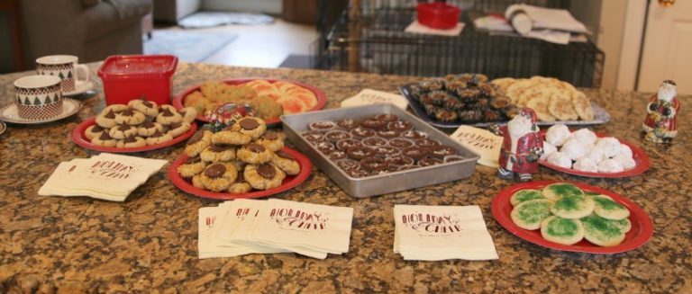 How to host a holiday cookie swap they won't forget! - This Mama Loves