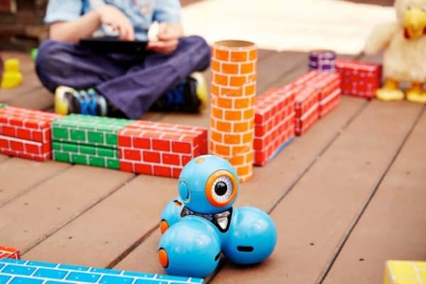 Robots For Kids That Teach Coding: Dash and Dot - This Mama Loves