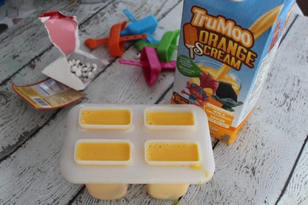 Creepy Screamsicle Halloween Popsicle Recipe - This Mama Loves