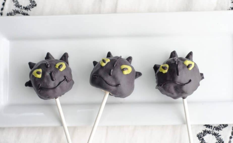Toothless Treats- How to Train Your Dragon Pops - This Mama Loves