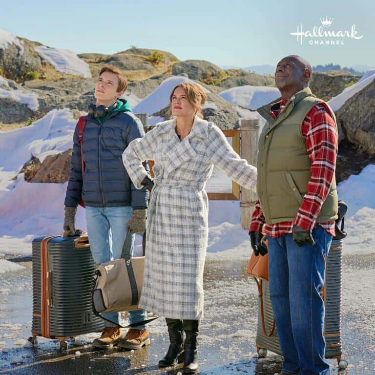 Hallmark Channel Original Premiere of "Navigating Christmas" on Friday ...